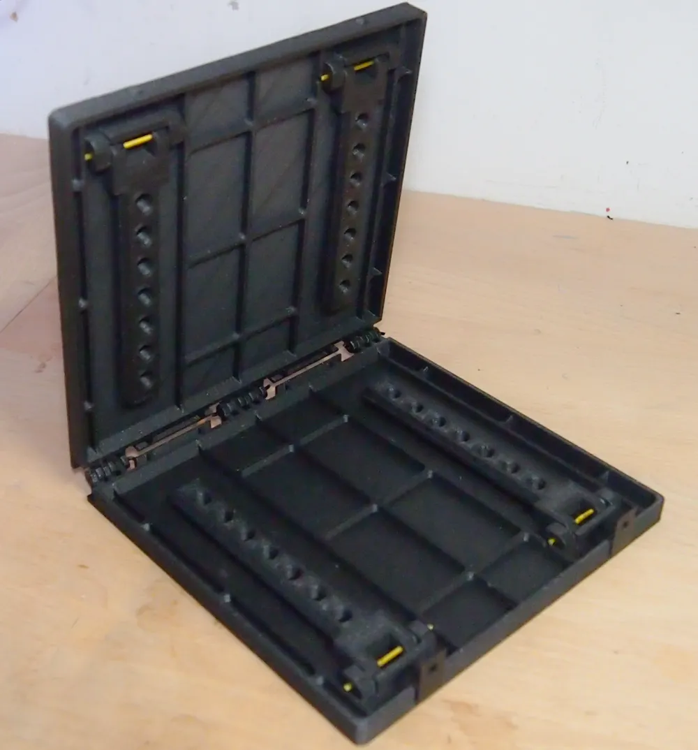 Mini portable folding table by Kuča - MakerWorld
