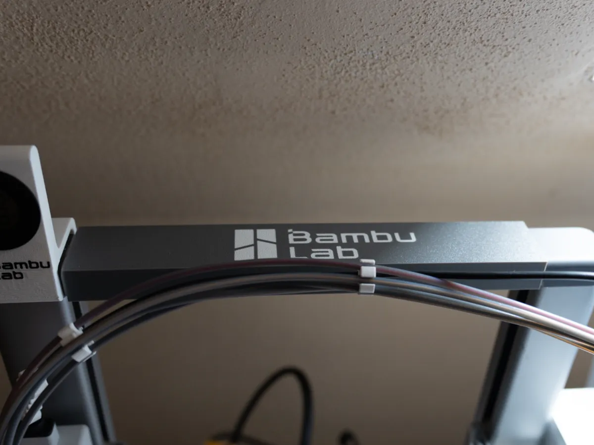 Bambu Lab A1 Capa com Logo - Modelo gratuito para impressão 3D - MakerWorld