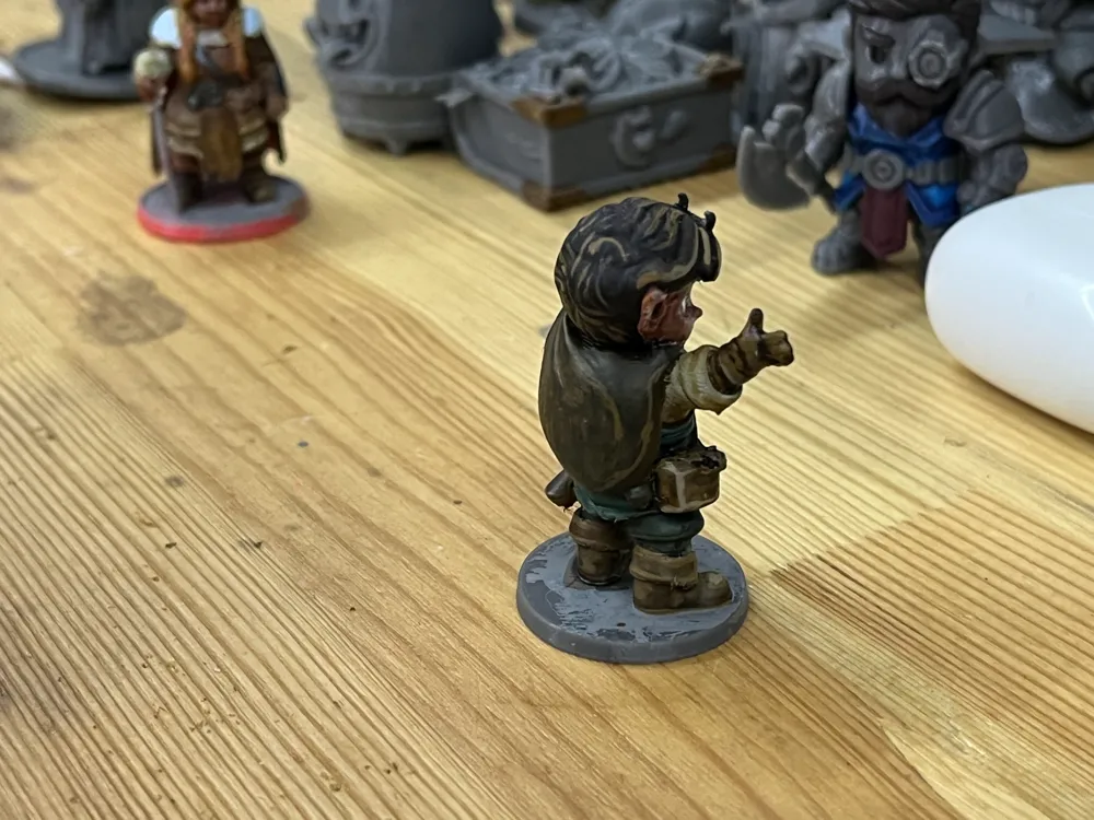 Halfling Rogue Miniature| 3D Printable DnD by Redsing_ART MakerWorld ...