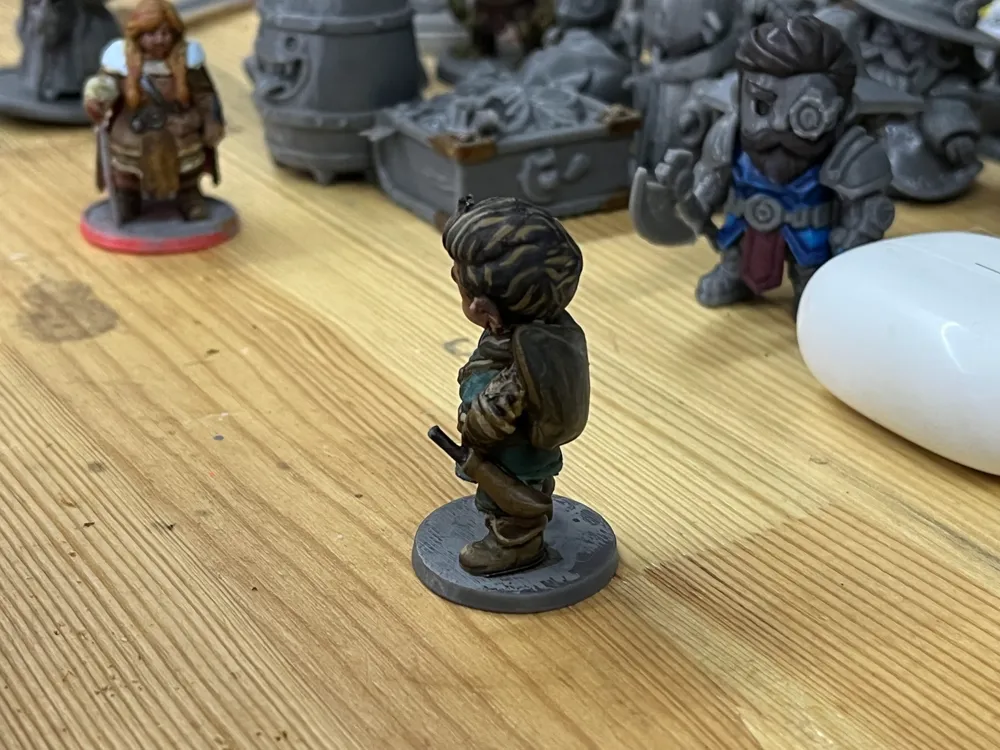 Halfling Rogue Miniature| 3D Printable DnD - Free 3D Print Model ...