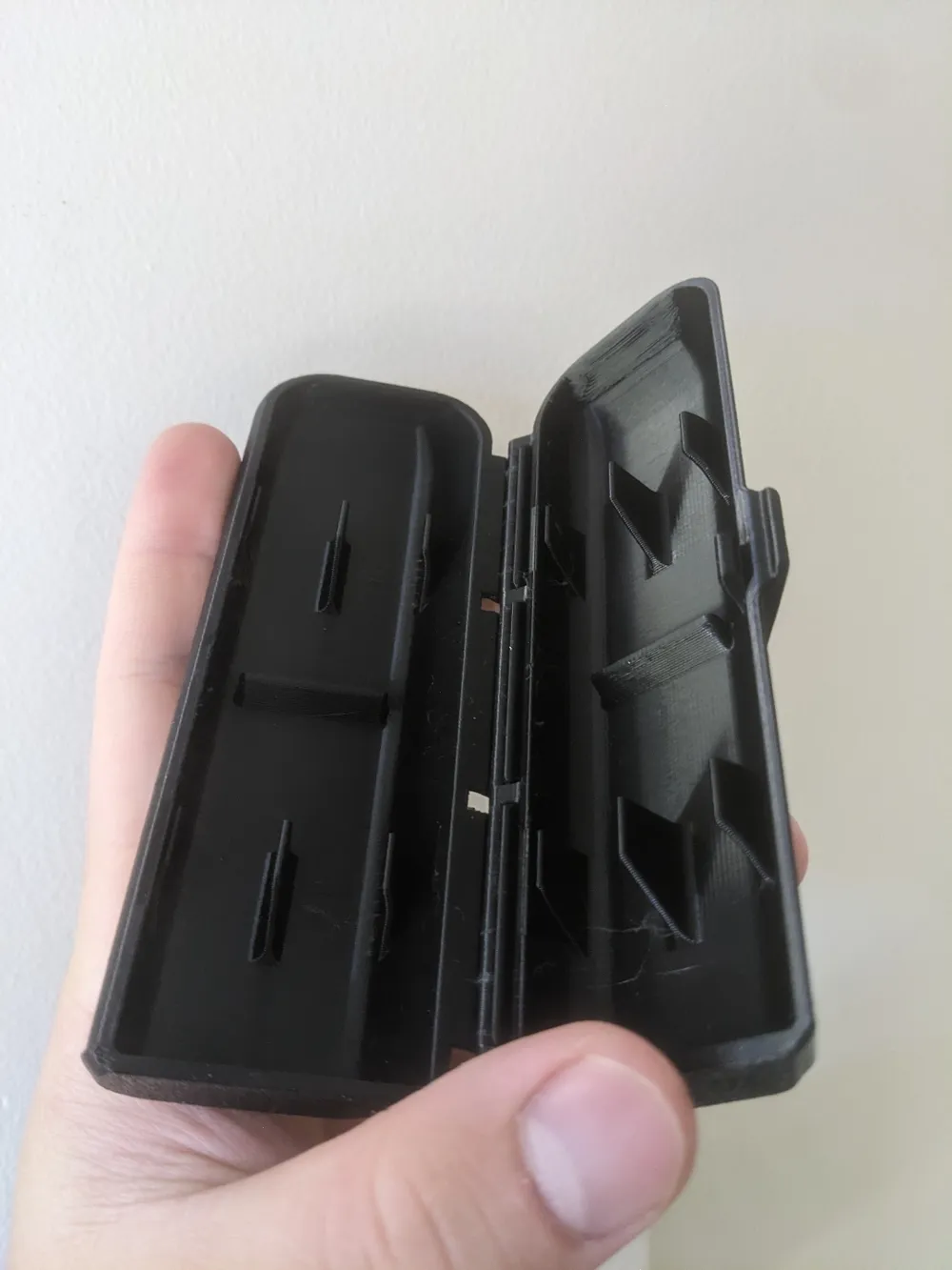 8x AA Battery Carry Case by MartynDerg - MakerWorld