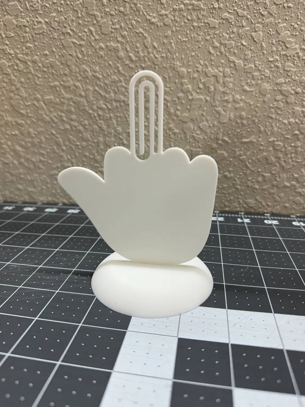 Middle Finger note holder by Davewilhelm - MakerWorld