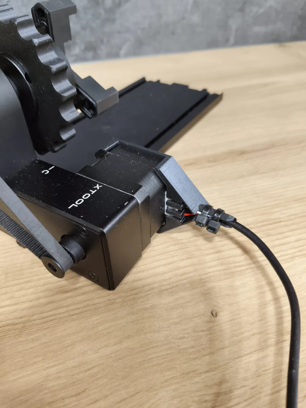 Cache-câble XTool RA2 par Berni MakerWorld : Téléchargez des Modèles 3D ...