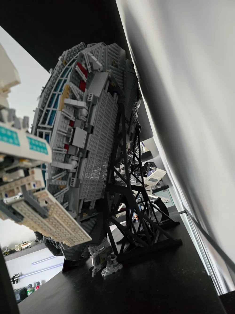 Millenium Falcon (75192) Stand - Free 3D Print Model - MakerWorld