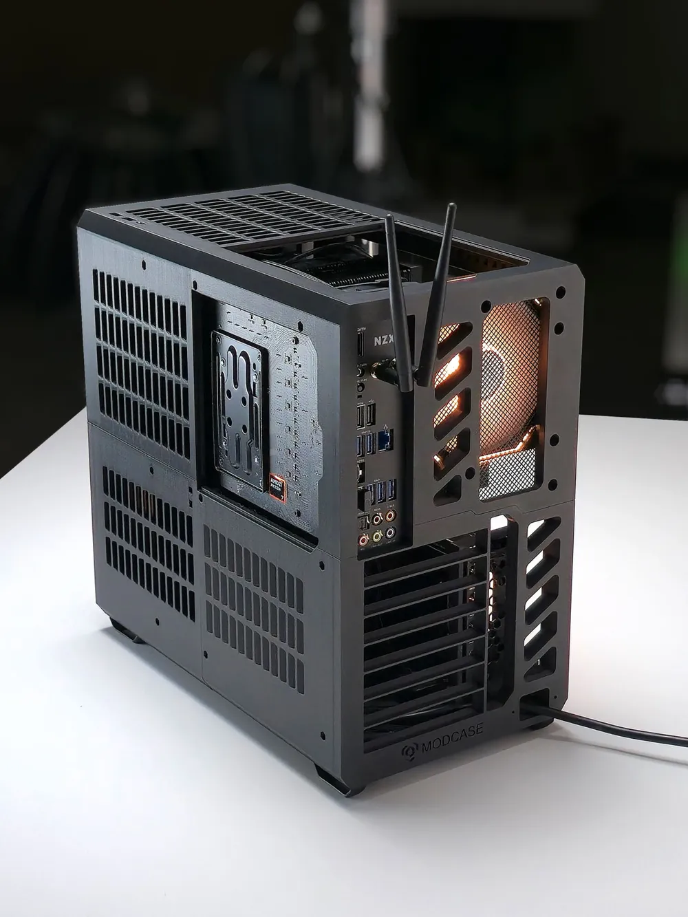 MODCASE HYPER - Case compatto per PC ATX da Haydn Bao MakerWorld: Scarica Modelli 3D Gratuiti