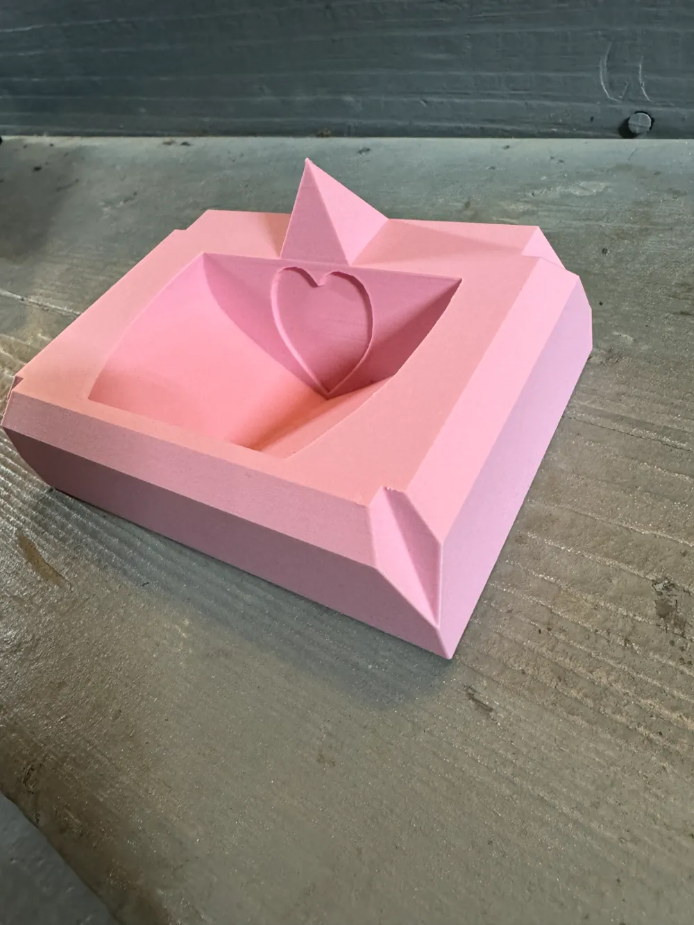 Heart Shaped Display Stand by barbasnoo - MakerWorld