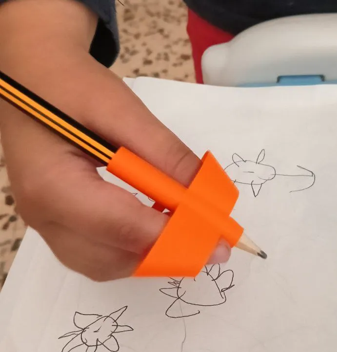 Pen holder, writing aid. Helps hold the pencil. by Xpresi MakerWorld ...