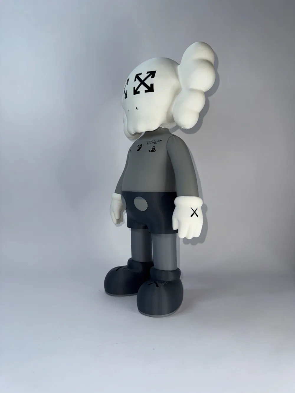 Kaws x Off-white v2 40cm por Blessed Ape MakerWorld: Descarga Modelos ...