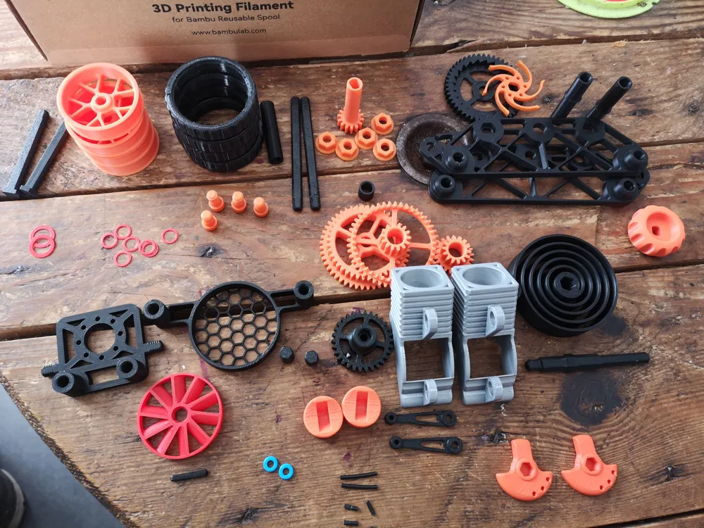 Wind-up Car + 2-cylinder engine - Free 3D Print Model - MakerWorld