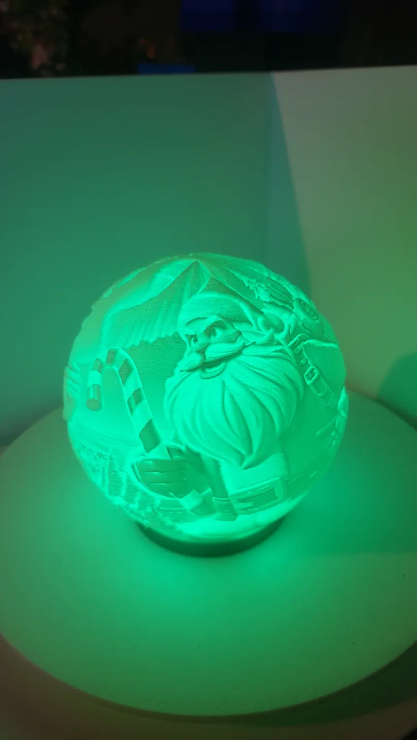 Lithophane Sphere - Grinch vs Santa by rock056 - MakerWorld