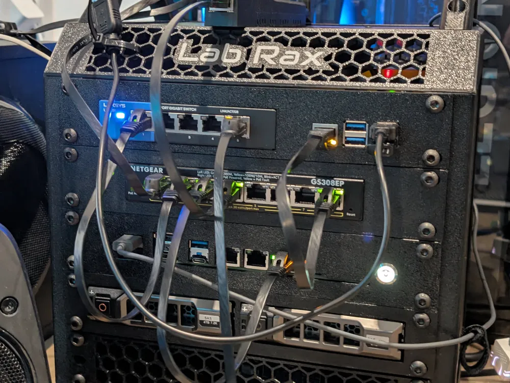 10 inch rack rpi5 and 5p Linksys switch (1u) by Le0n._. MakerWorld ...