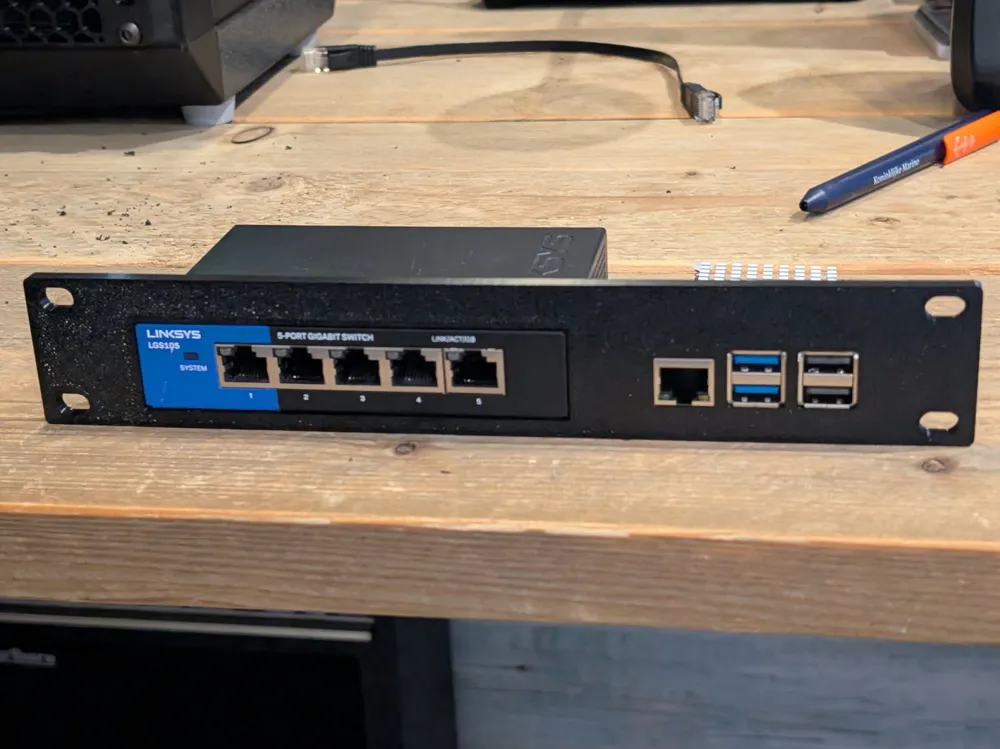 10 inch rack rpi5 and 5p Linksys switch (1u) by Le0n._. MakerWorld ...