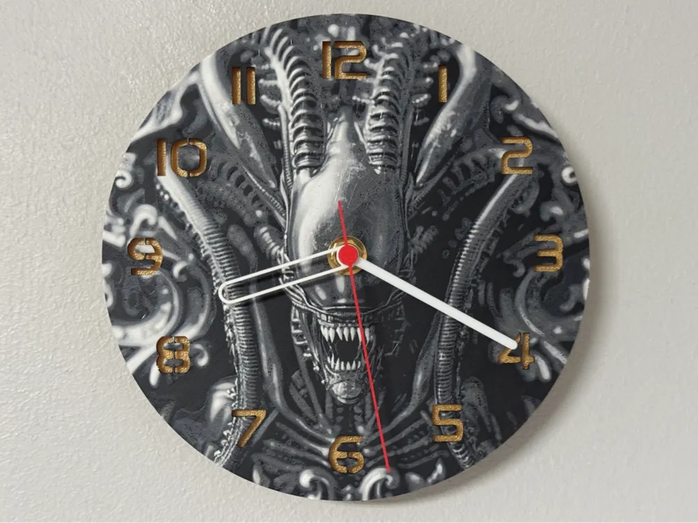 Wall/Desk Clock Alien HueForge Remixed by cP3D - MakerWorld