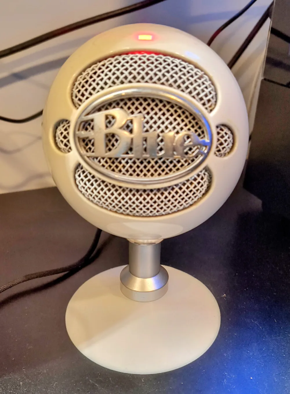 Space Efficient Mic stand for Blue Snowball Mic - Free 3D Print Model ...