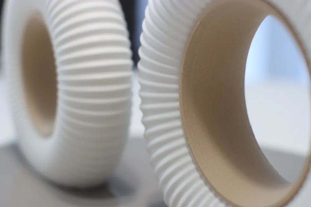 Minimalist Ribbed Donut Vase Dual-Tone Design - Free 3D Print Model ...