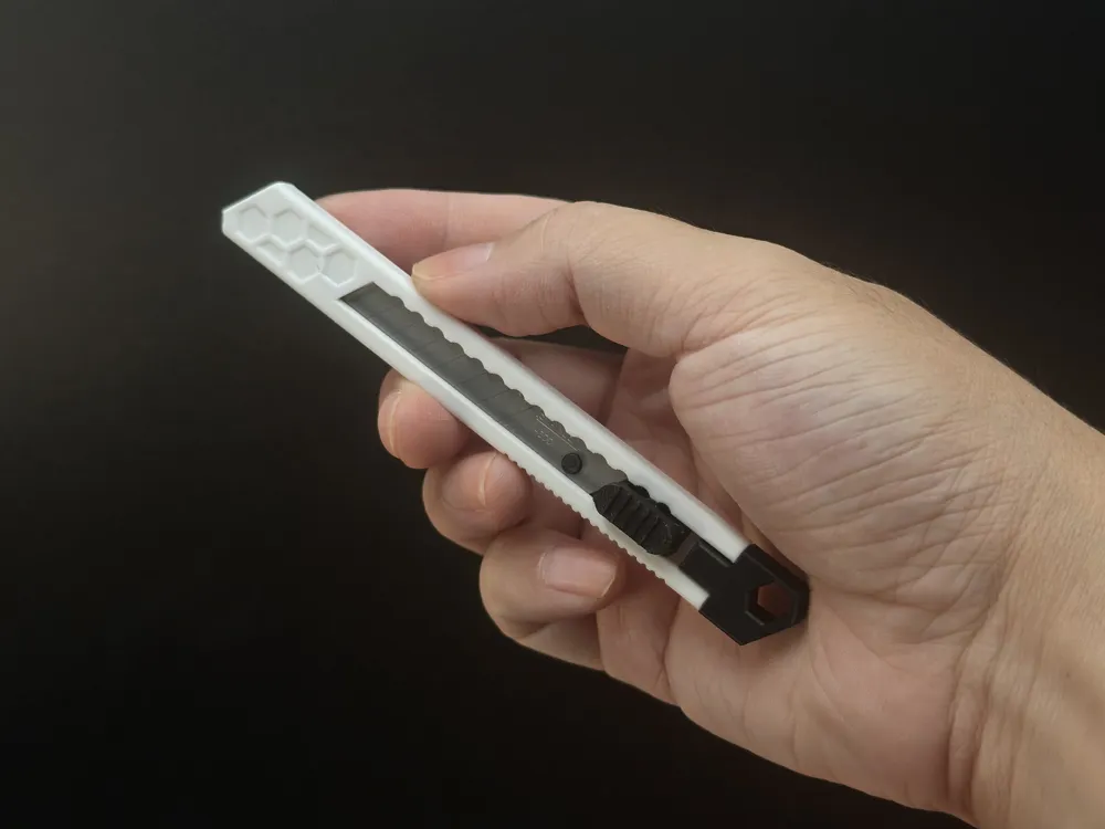 Slim Utility Blade Holder - 9mm Blades - Free 3D Print Model - MakerWorld
