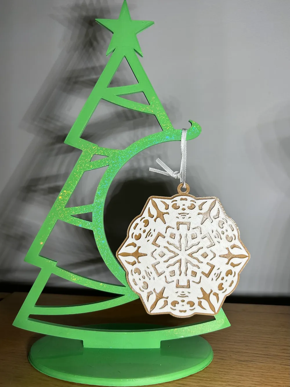 Star Wars Gingerbread Snowflakes by CherylW MakerWorld: Download Free ...