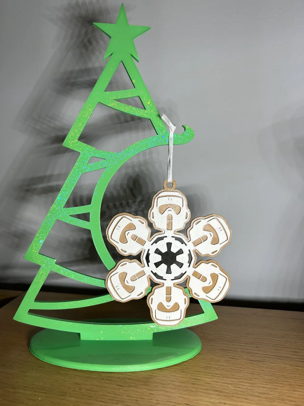 Star Wars Gingerbread Snowflakes by CherylW MakerWorld: Download Free ...