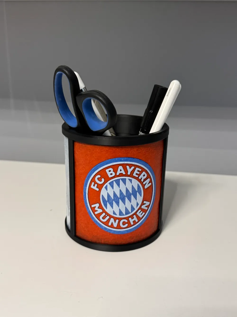 Piggy Bank / Tool Box FC Bayern Munich - Free 3D Print Model - MakerWorld