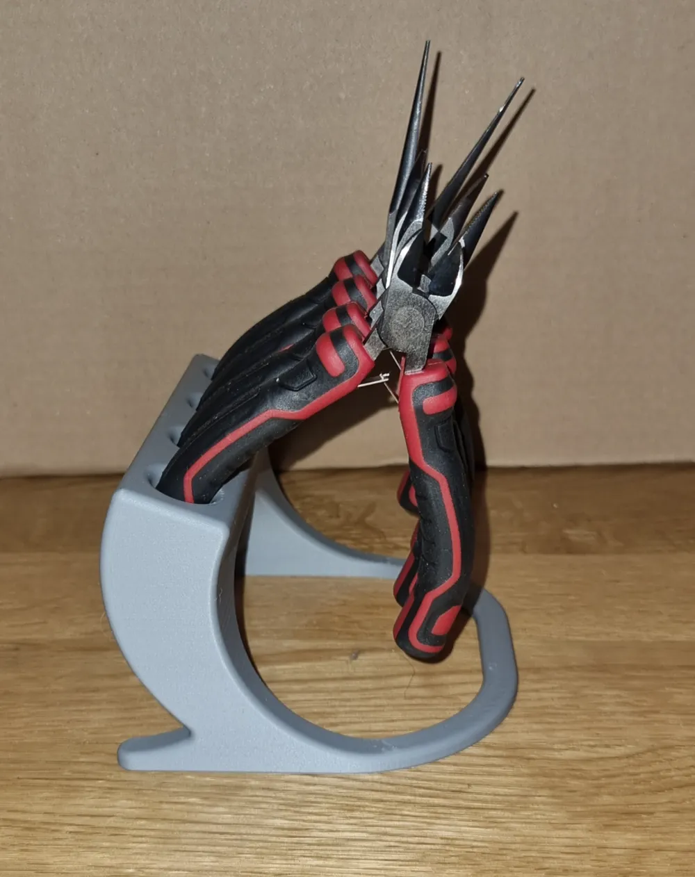 Plier stand x4 by Buzz - MakerWorld