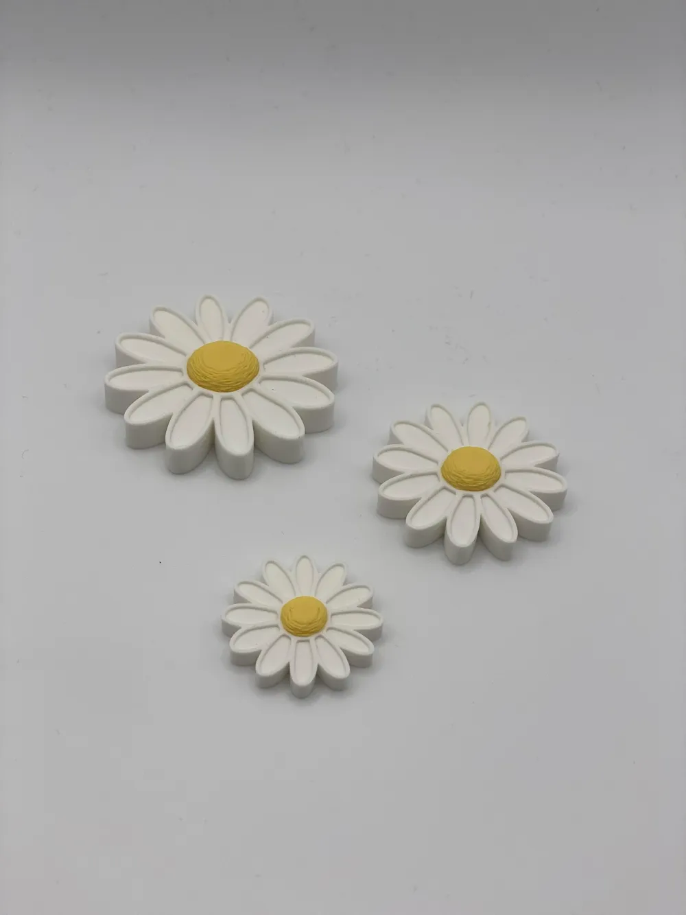 Daisy Magnet - Free 3D Print Model - MakerWorld