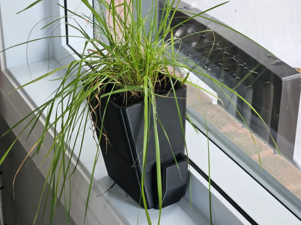 Self-Watering Flower Pot - Made for Window Sills by nweishar - MakerWorld