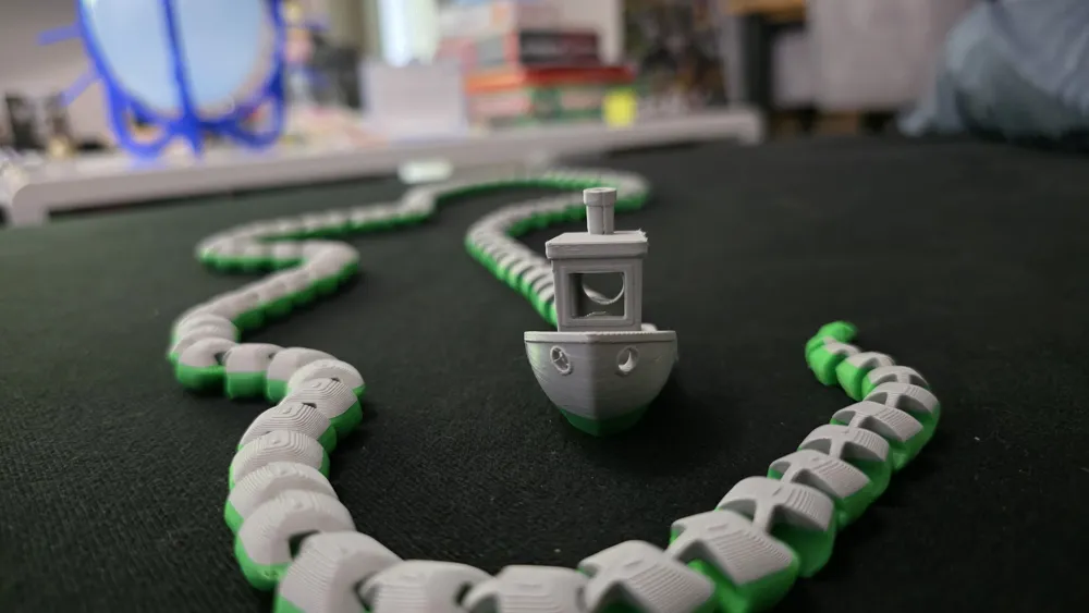 Benchy Snake - 5ft long - all printers by smigi MakerWorld: Download ...