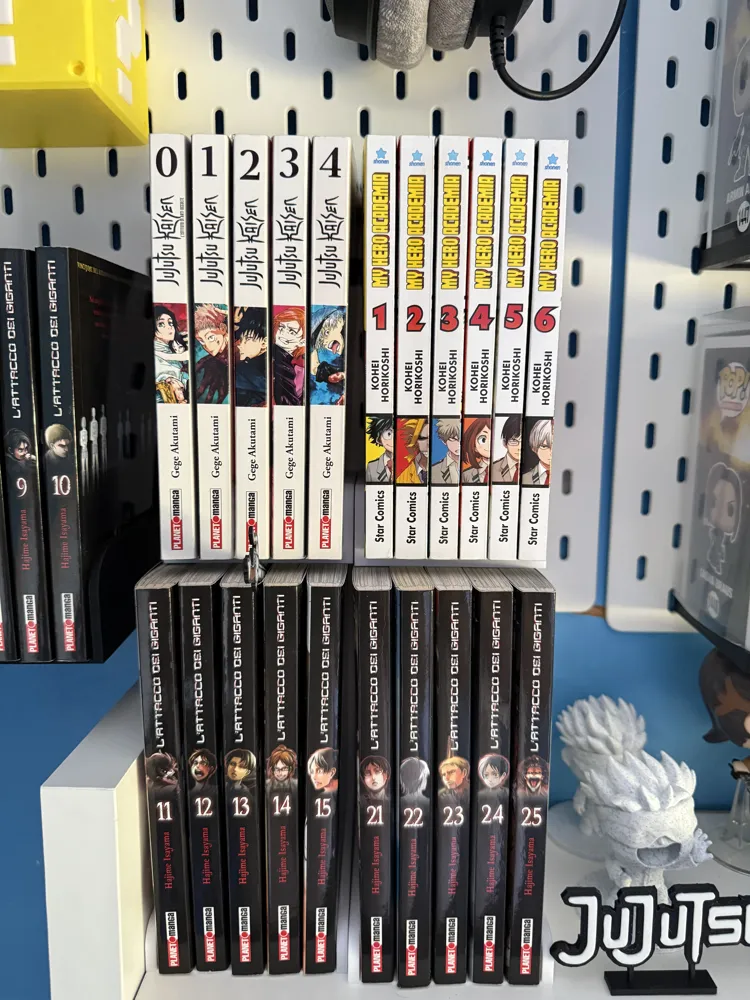 Two-tiered manga shelf, display stand by frapbotta MakerWorld: Download ...