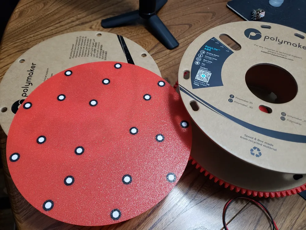 Minimalist's Scan Table, Cardboard spool turntable by Nienscecco ...