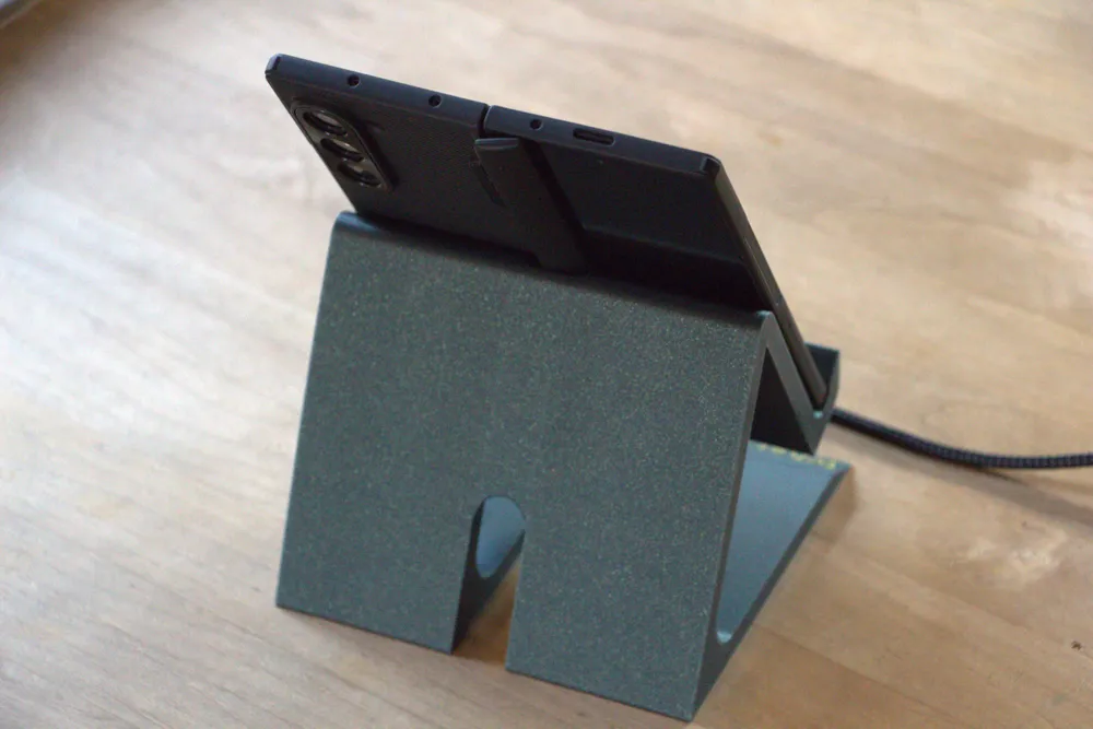 Samsung Galaxy Z Fold 6 & 7 Desk Stand - Free 3D Print Model - MakerWorld