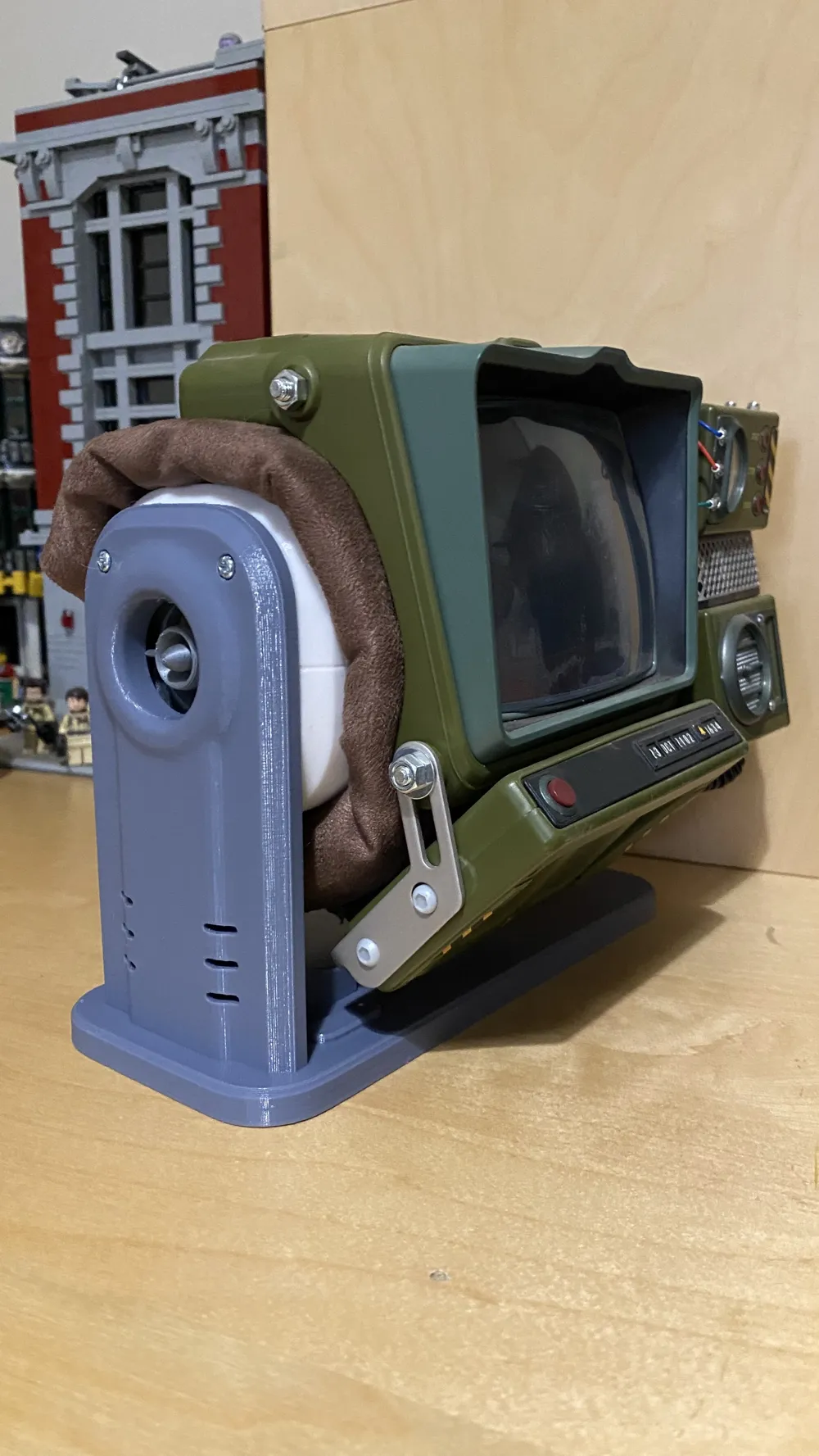 Pip-boy 2000 MK IV Stand Remixed by Markharris1989 - MakerWorld