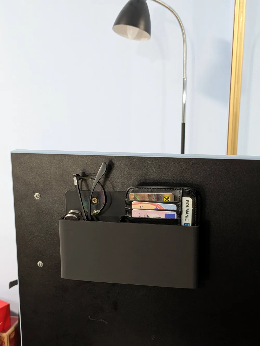 Wall mounted holder for wallet, glasses and rings by Andy - MakerWorld