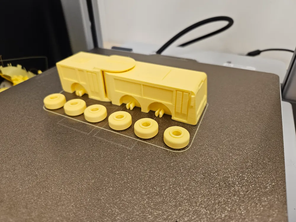 Articulated Bus - Easy print & build by The Ingenious Tinkerer MakerWorld: Download Free 3D Models