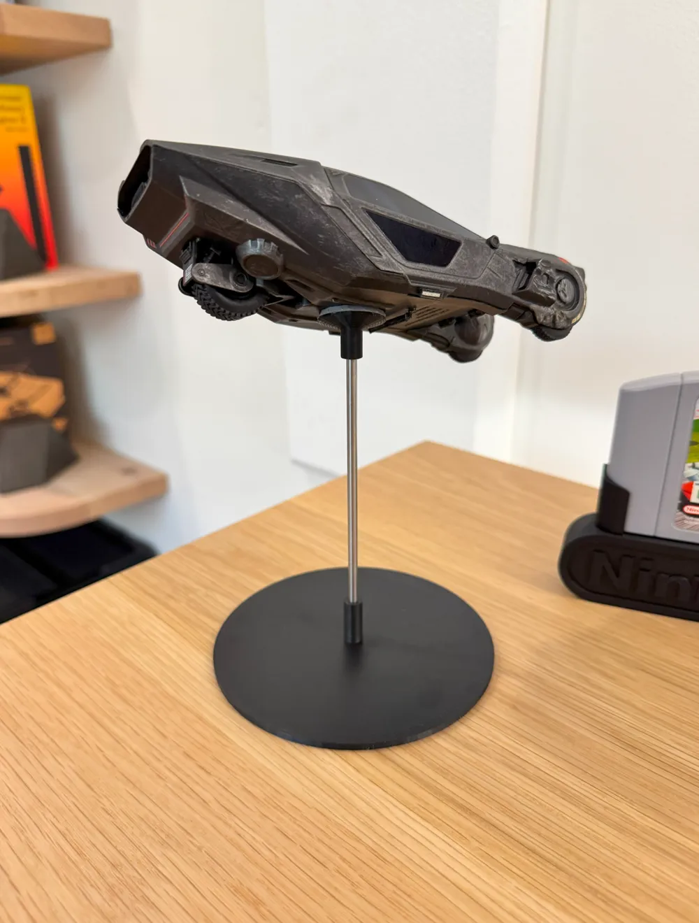 Angled stand for flying and plane models by Jamie Skella - MakerWorld