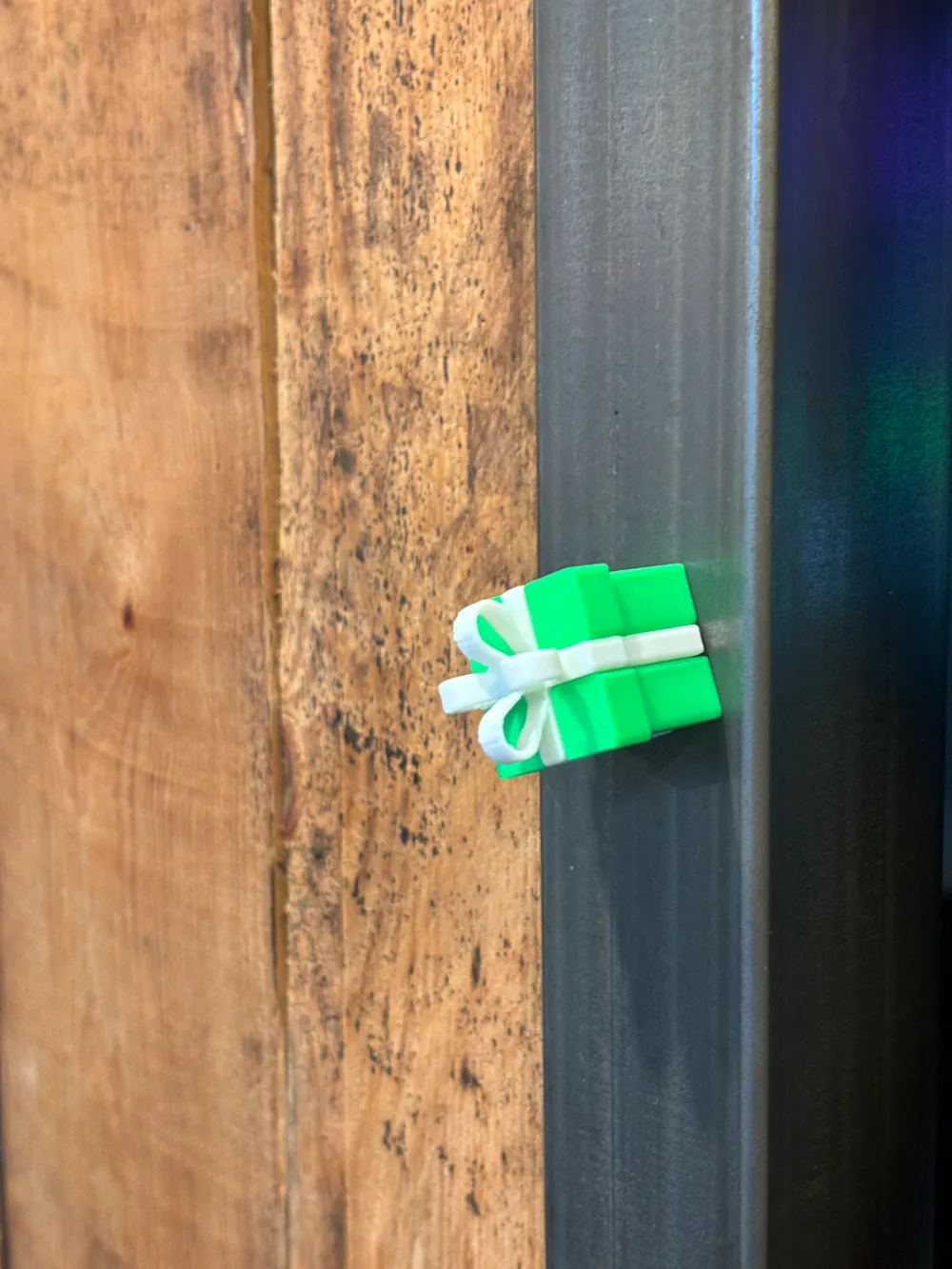 Christmas present fridge magnet - Free 3D Print Model - MakerWorld