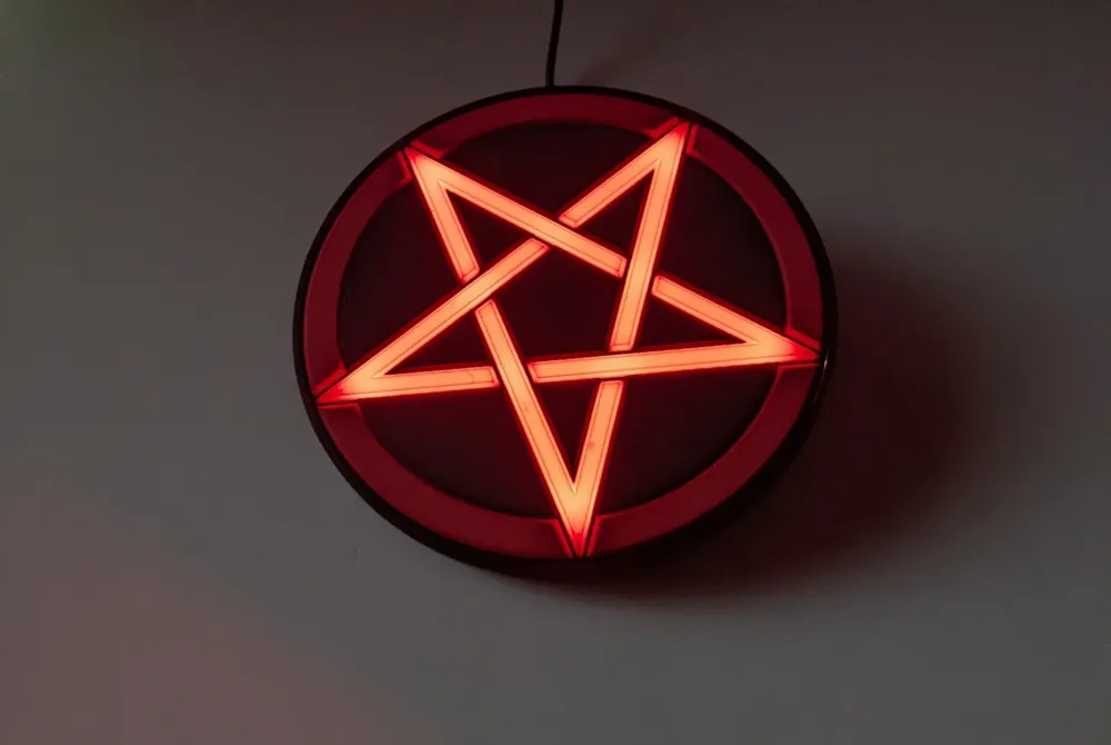 Light Up Pentagram with Tree Topper Attachment by SqueakyRobot - MakerWorld