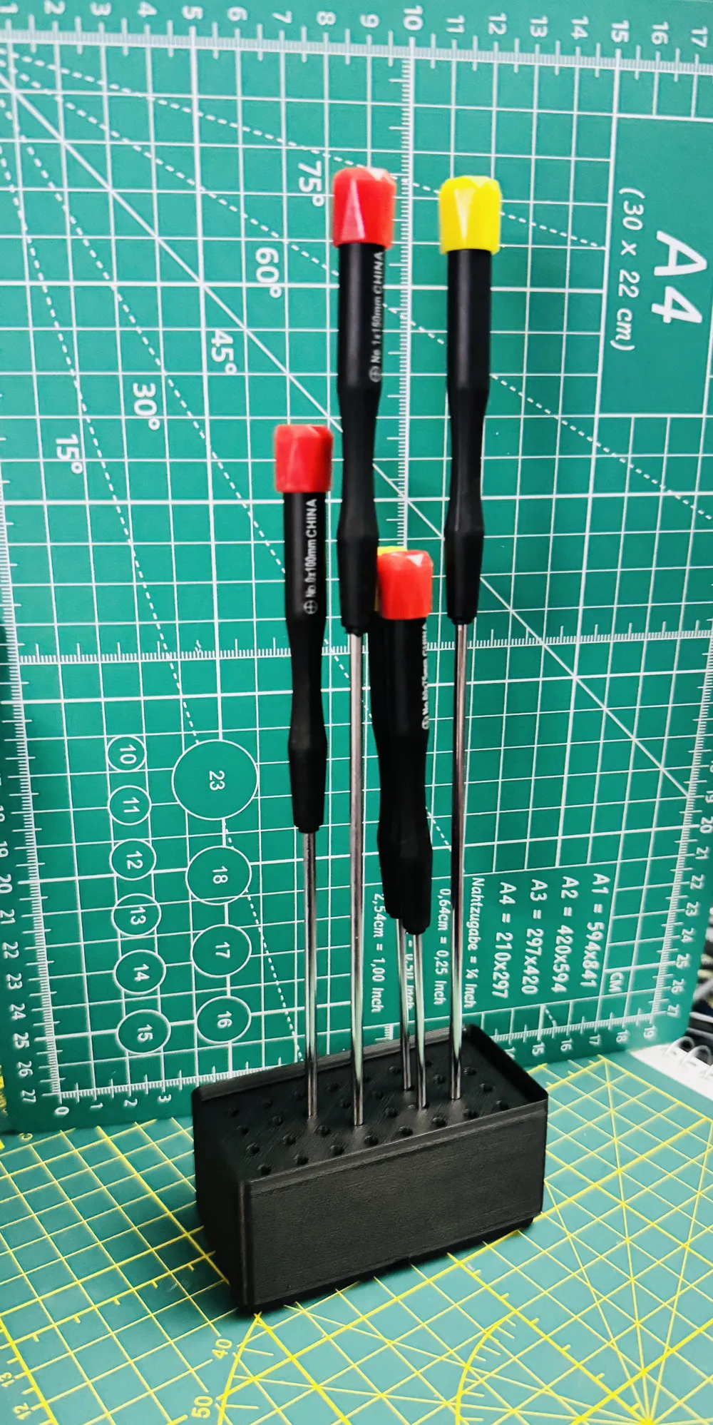 precision screwdriver gridfinity holder by iam_8675309 MakerWorld ...