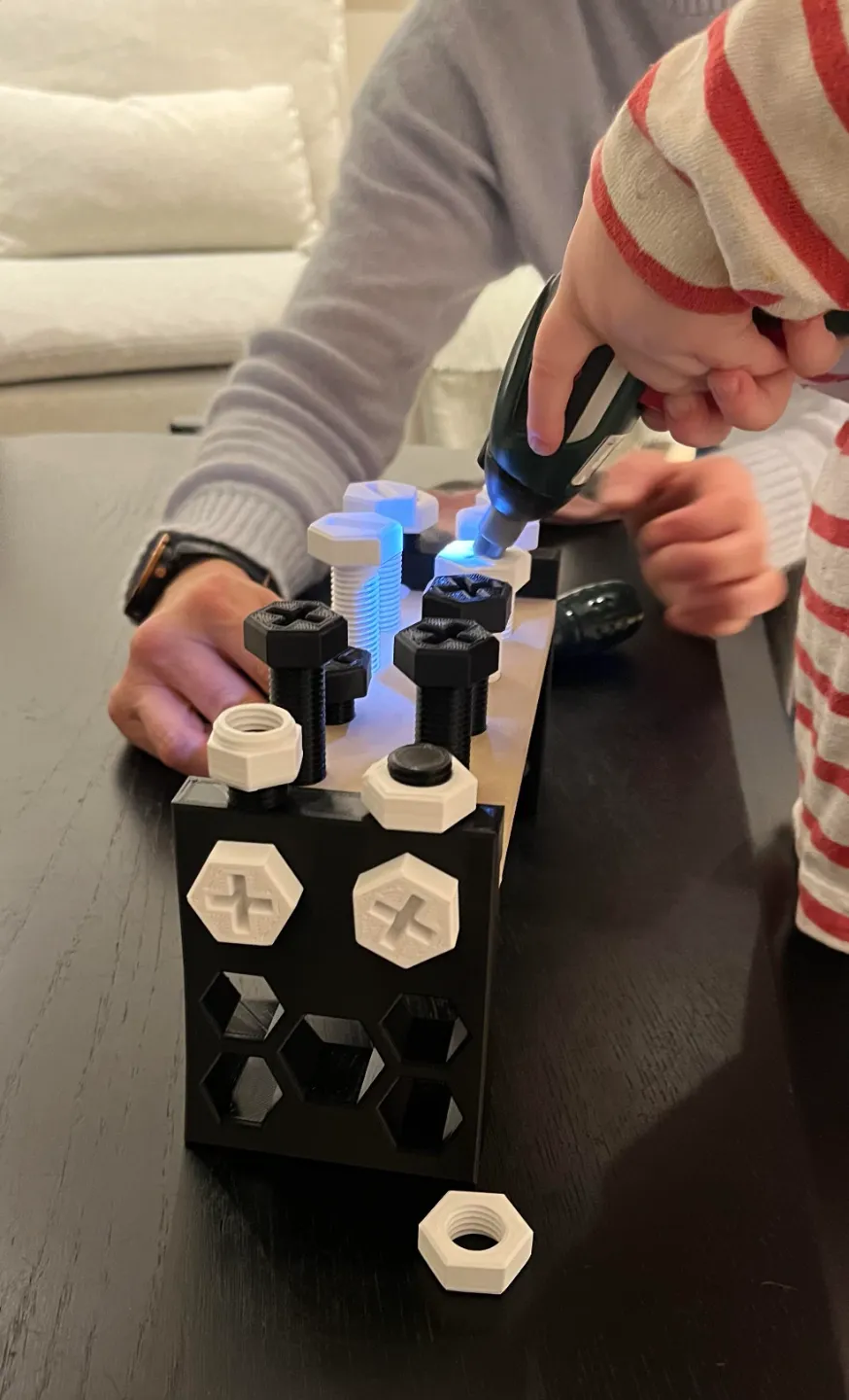 Screw Station Kids Toy by André MakerWorld: Download Free 3D Models