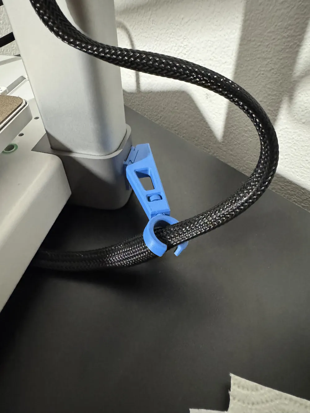 A1 Z-Axis Cable Guide - V2 by Domino MakerWorld: Download Free 3D Models