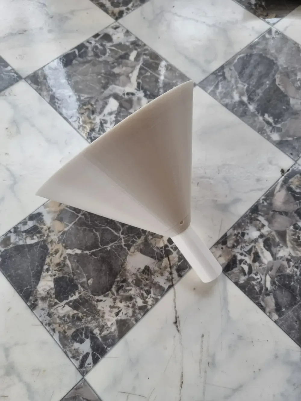 Oil Funnel for Canister with Ventilation by DennisV - MakerWorld