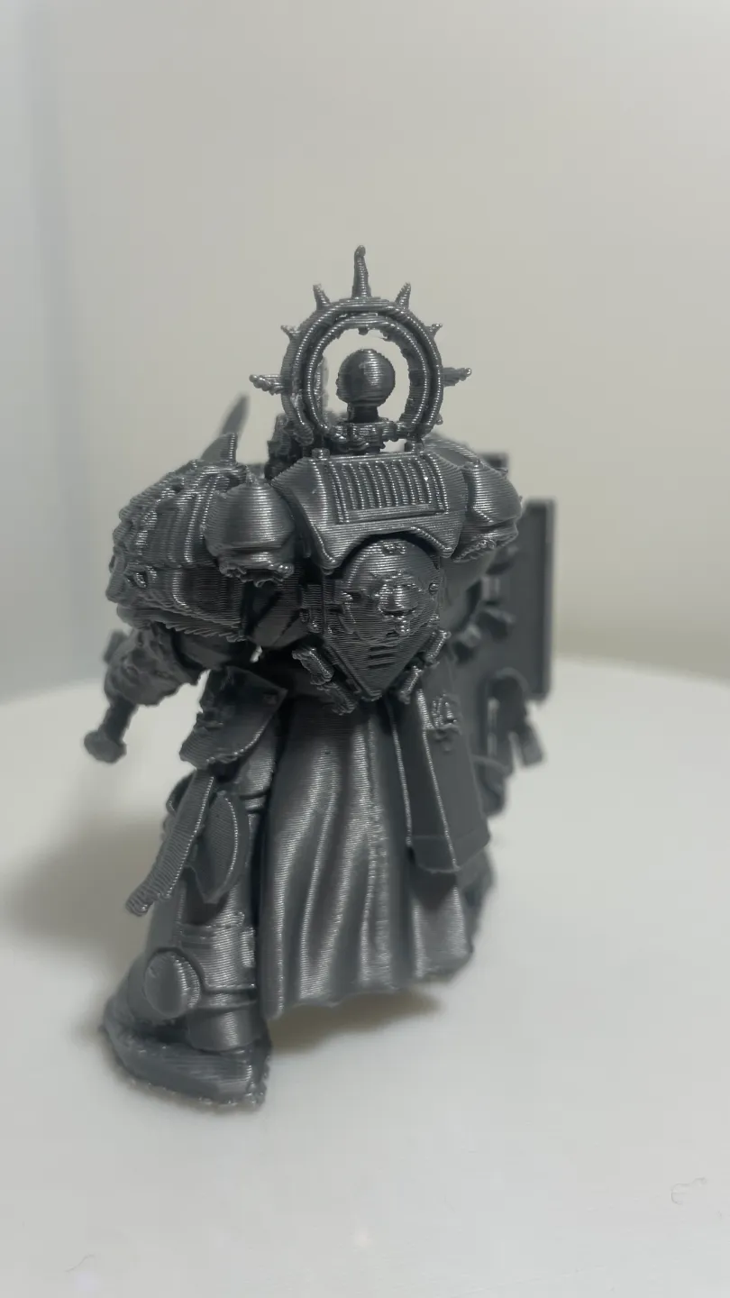 Krieger mit Schild und Schwert 40K von Dominik Tisk - MakerWorld
