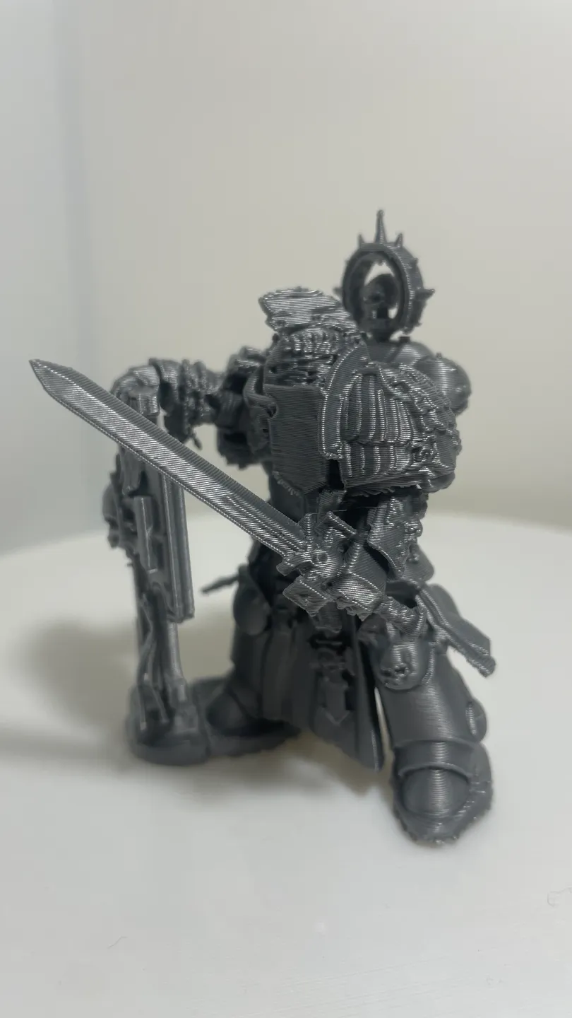 Krieger mit Schild und Schwert 40K von Dominik Tisk - MakerWorld