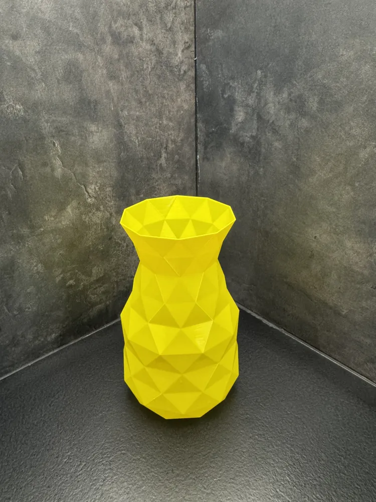 Niedrigpolygonal Vase – Kostenloses 3D-Druckmodell – MakerWorld