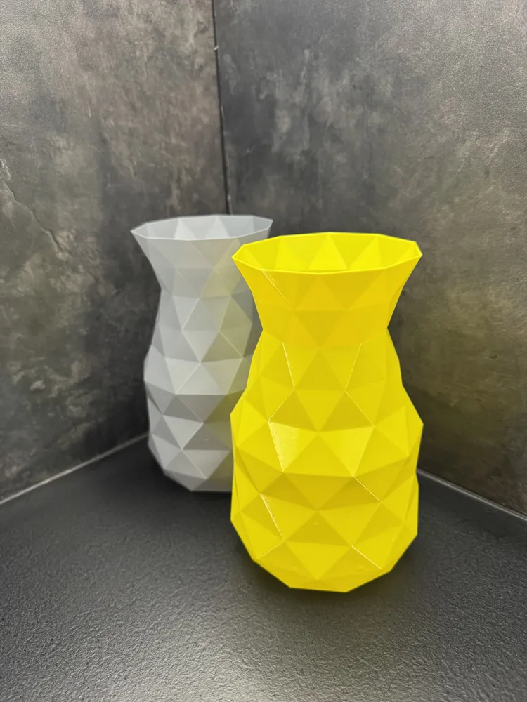Niedrigpolygonal Vase – Kostenloses 3D-Druckmodell – MakerWorld