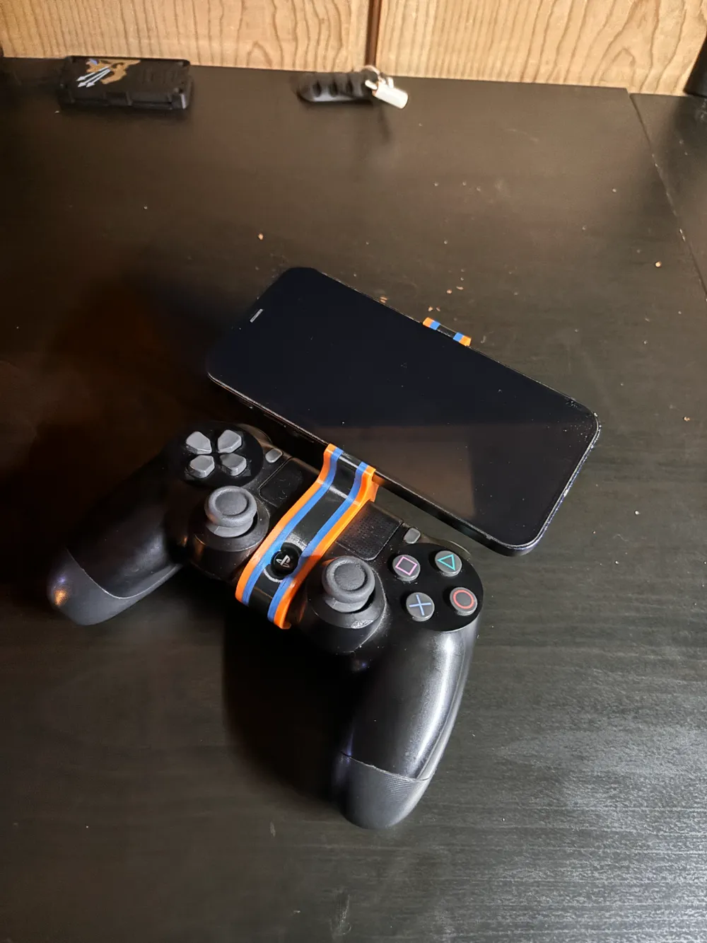 iPhone 11/12/13 (Pro) mount for PS4 Controller no Rubber band Remixed by Exotech - MakerWorld
