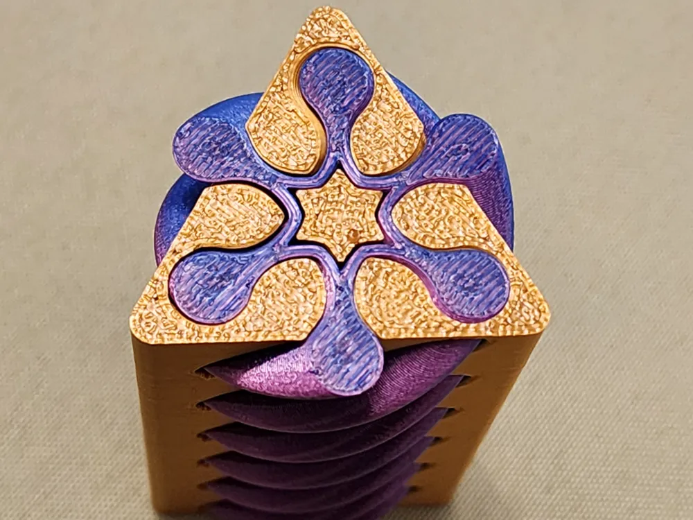 Passthrough Fidget in a Fidget - Triangle version by SunM MakerWorld ...