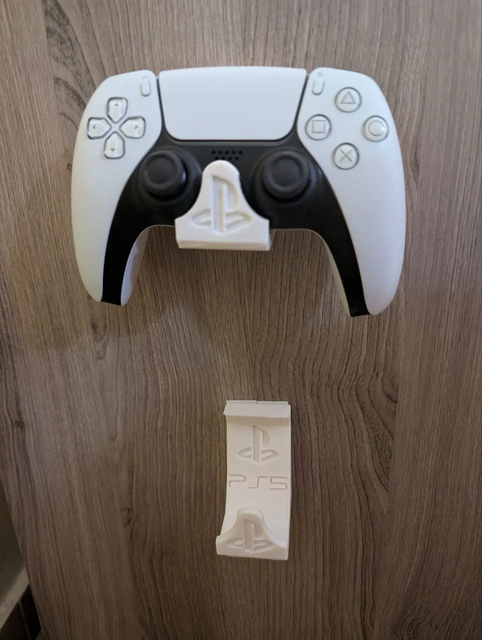 PS5 Controller Wall Mount Remixed by Teccà MakerWorld: Download Free 3D Models
