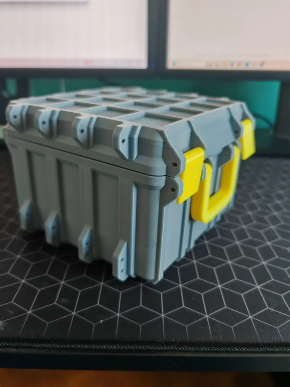 Full stackable gridfinity box 18x13cm by Paul MakerWorld: Download Free ...