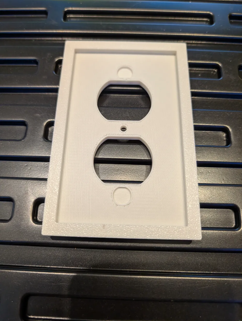 Decorative Single Outlet Cover Plate by Richard Batten MakerWorld ...