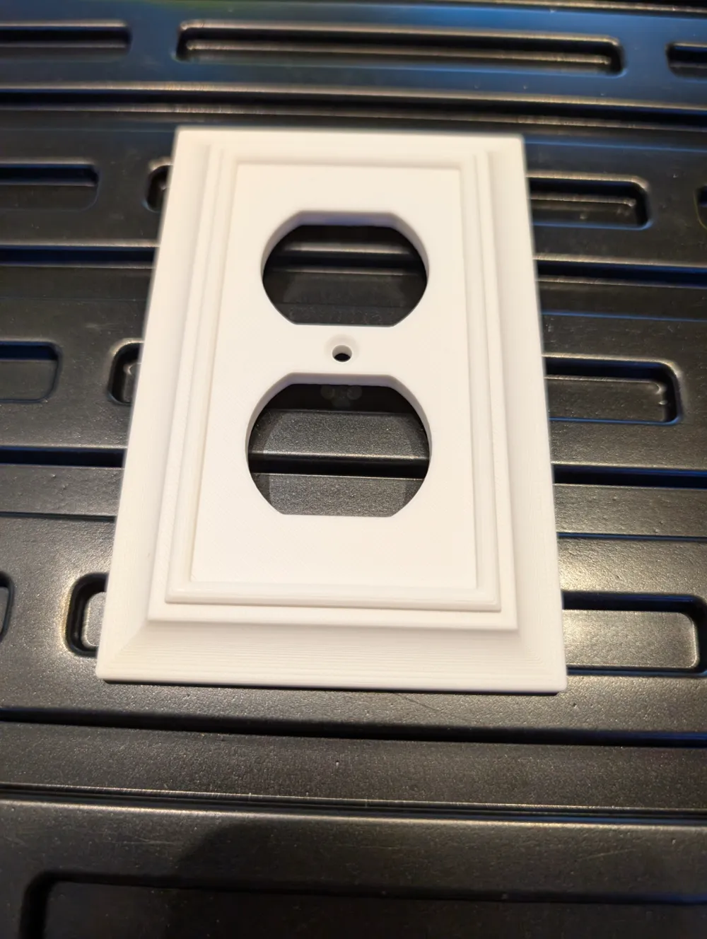 Decorative Single Outlet Cover Plate by Richard Batten MakerWorld ...